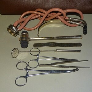 Vintage Old Doctor's Bag With Medical Equipment & Instuments Inside ...