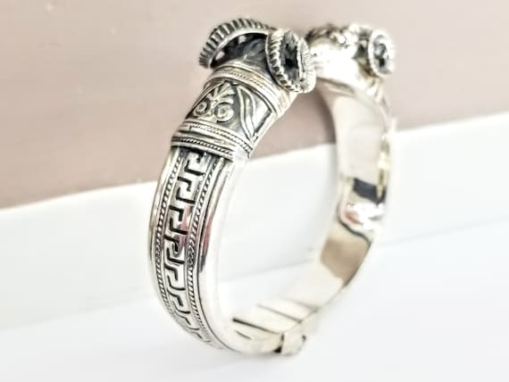 fine handmade jewellery in gold and silver