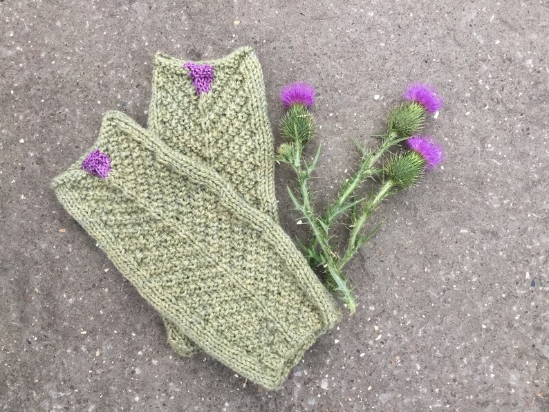 KNITTING PATTERN thistles - Etsy