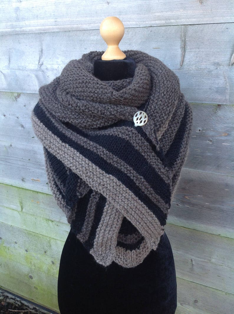 KNITTING PATTERN... leighiche Shawl - Etsy
