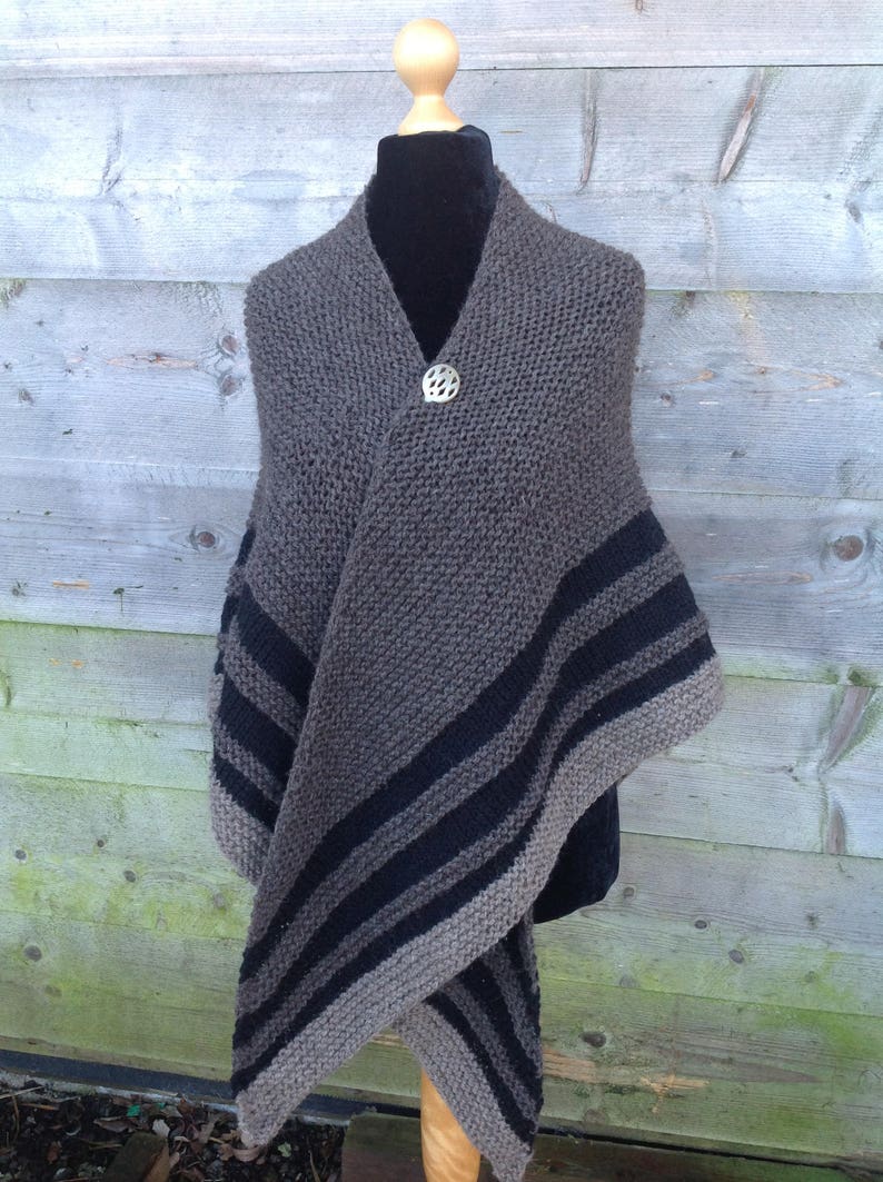 KNITTING PATTERN... leighiche Shawl - Etsy
