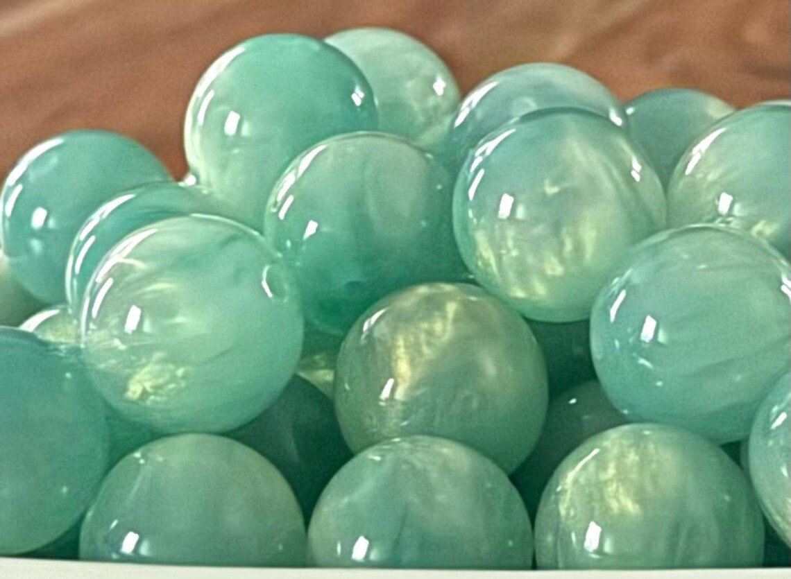 20mm Mint Pearly Luster With Gold Glitter Powder Chunky Bead, 10 Count ...