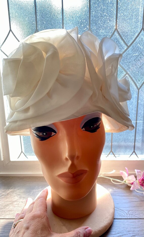Mid Century ‘Clover Lane’ White Giant Rosettes Bucket… - Gem