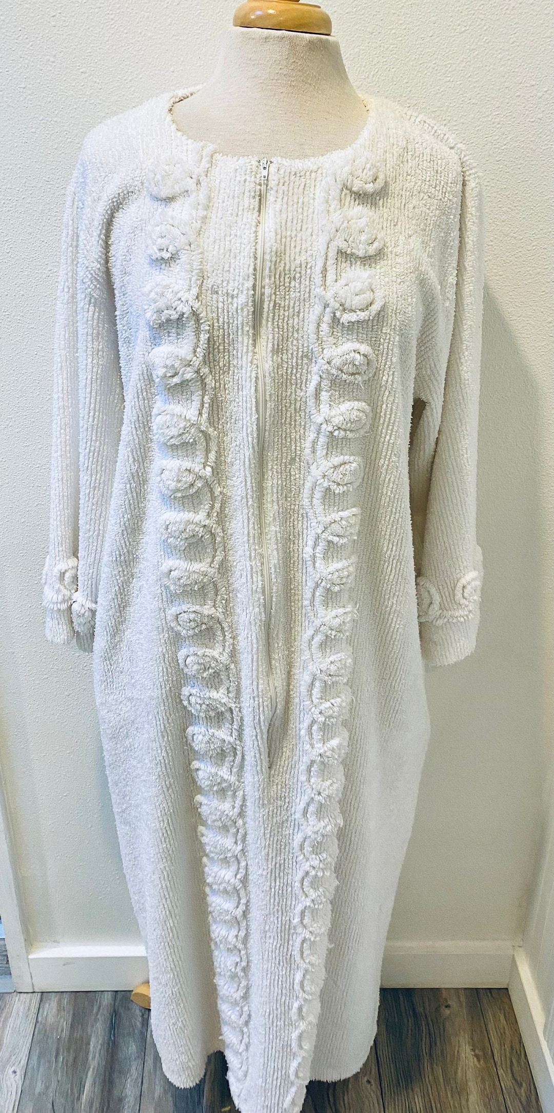 Vintage stan Herman White Chenille Long Zipper Front Robe Women's Large ...
