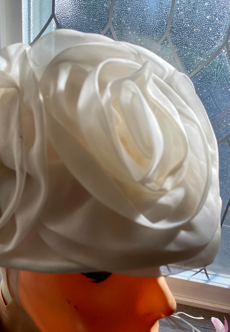 Mid Century ‘clover Lane’ White Giant Rosettes Bucket Hat - Etsy