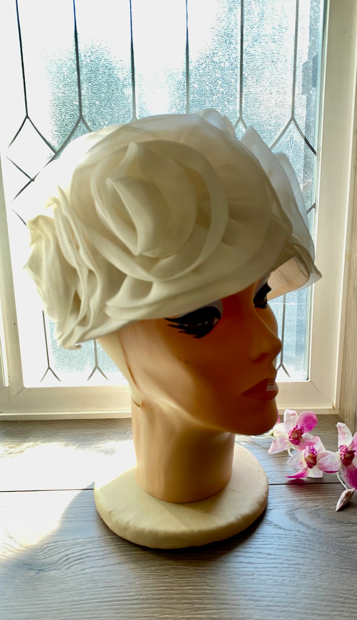 Mid Century ‘clover Lane’ White Giant Rosettes Bucket Hat - Etsy
