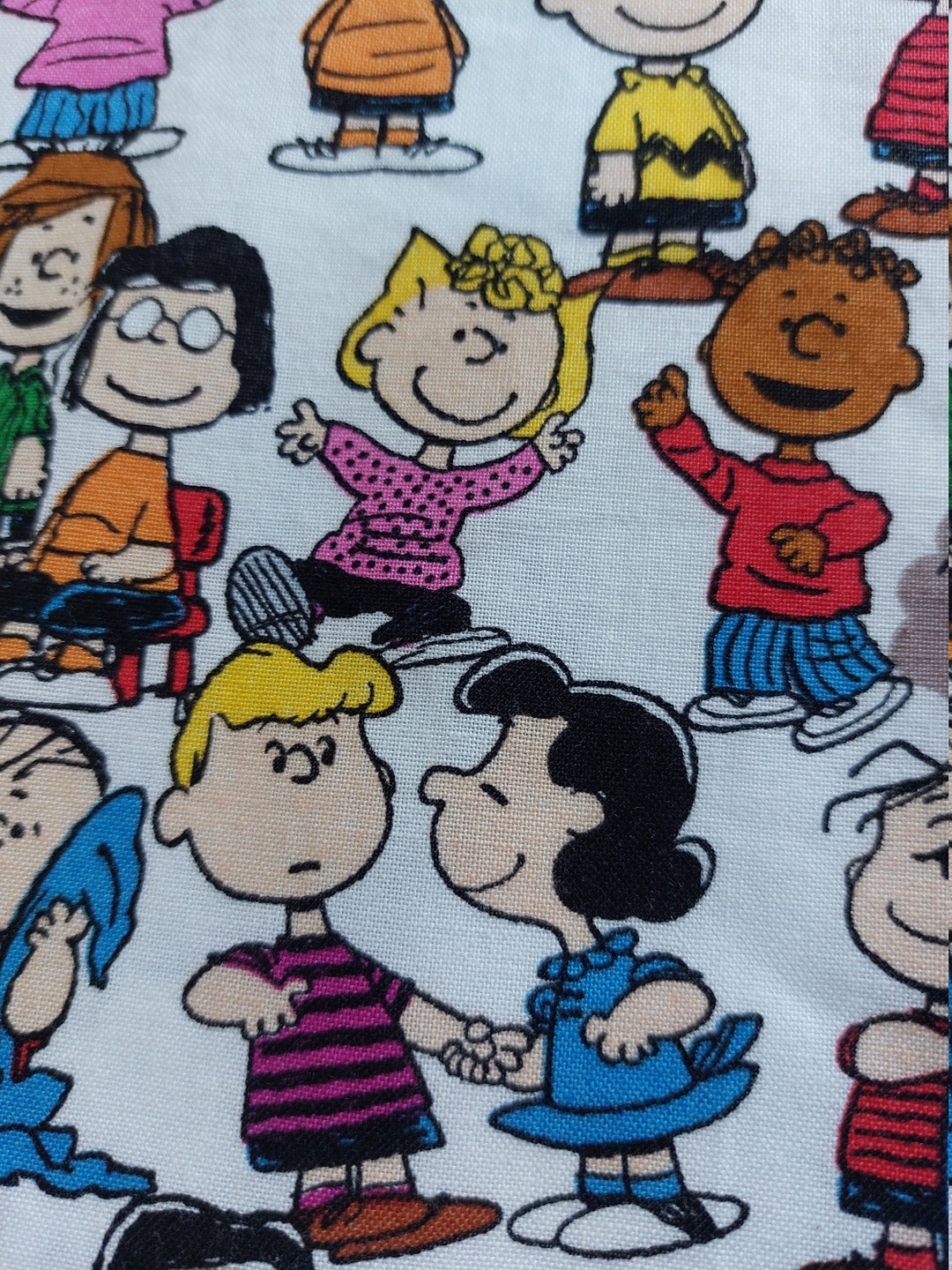 Peanuts Gang Crib Sheet: Charlie Brown, Lucy, Snoopy - Cotton Fitted ...