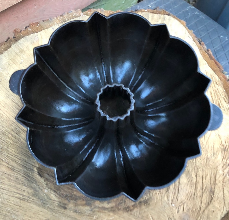 Unamrked Wagner Cast Iron Bundt Cake Pan - Etsy