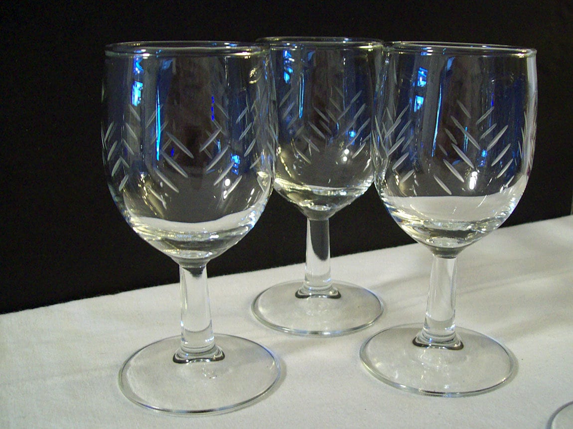 JAVIT BADASH Wine Glasses – Rain Pattern With Gray Cut Details ...