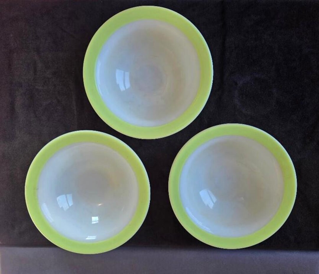 Vintage Pyrex Lime Green Milk Glass Cereal Bowls, Set of 3 MCM Green ...