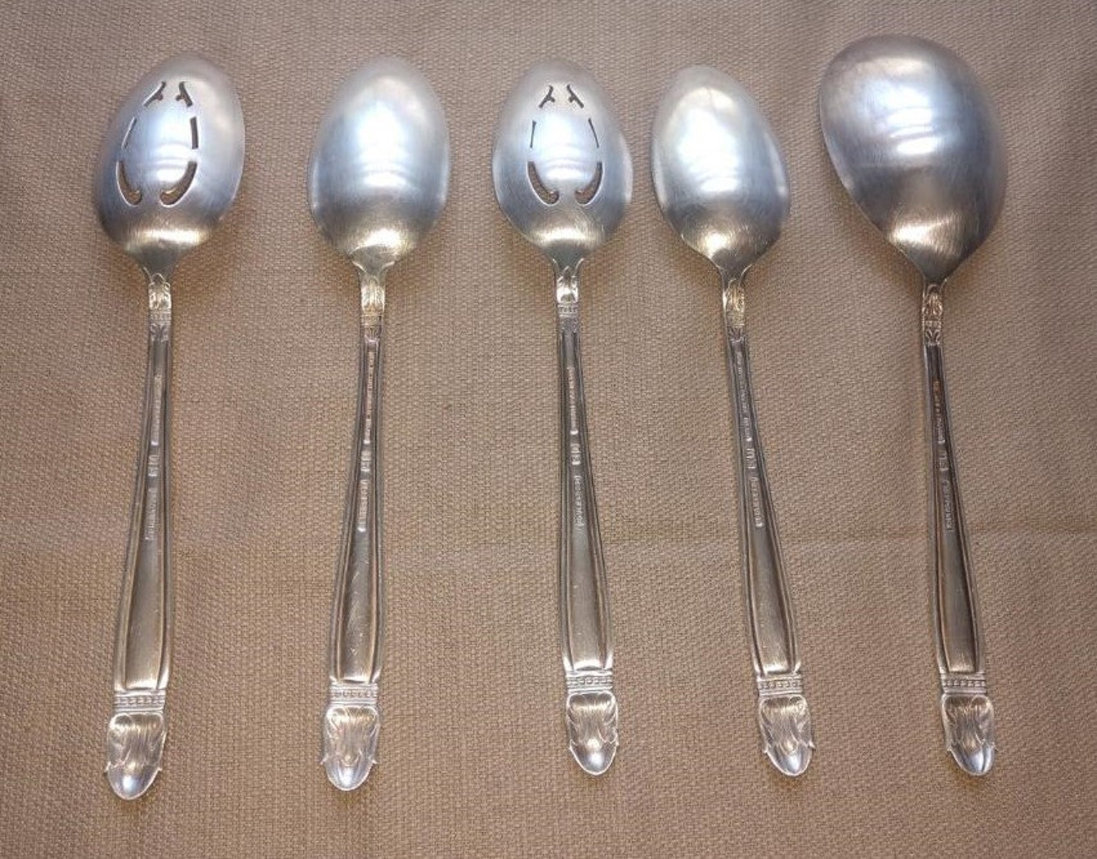 Vintage 1956 Holmes & Edwards Deep Silver 5 Serving Spoons - Etsy