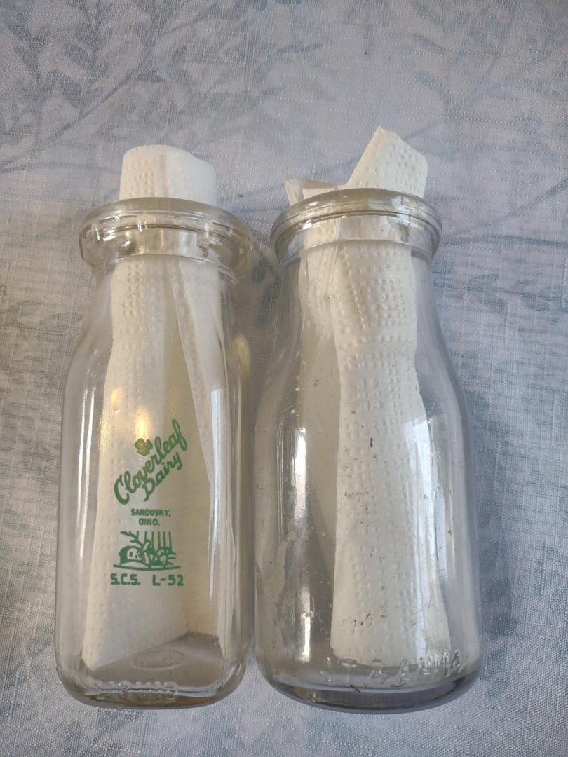 Vintage Half Pint Milk Bottles, Cloverleaf Dairy Sandusky Ohio & Willswood Farm Dairy Flanders ...