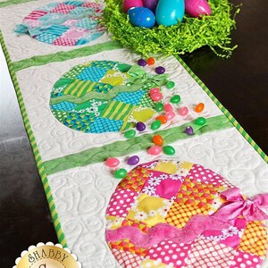 EASTER EGG Patchwork Table Runner Pattern by Jennifer Bosworth for Shabby Fabrics SF48575 - Etsy
