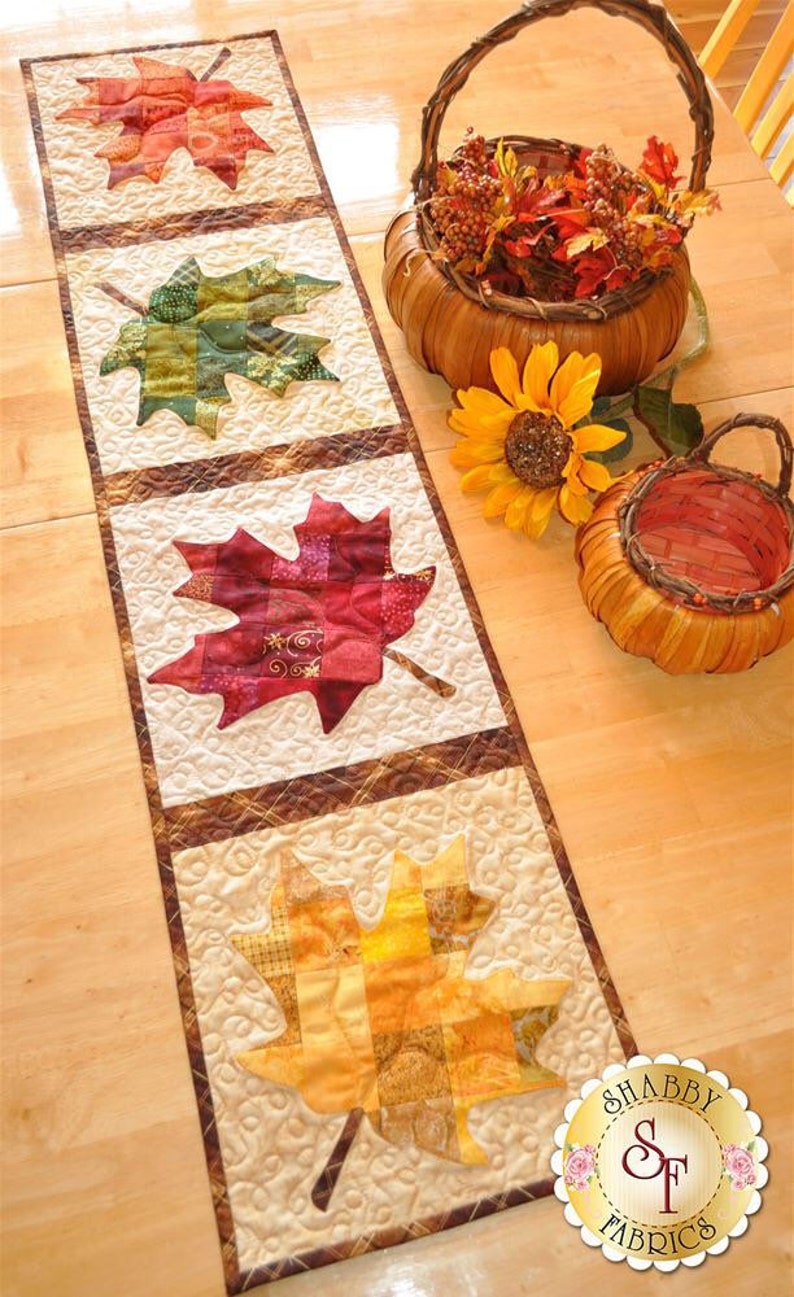PATCHWORK MAPLE LEAF Table Runner Pattern by Shabby Fabrics | Etsy