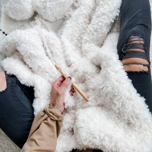 Crochet Pattern | Faux Fur Crochet Blanket Throw | THE PELLICCIA - Etsy