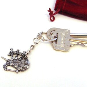 Bagpipes Pewter Keyring - Scottish Themed Music Gift - Bagpipes ...