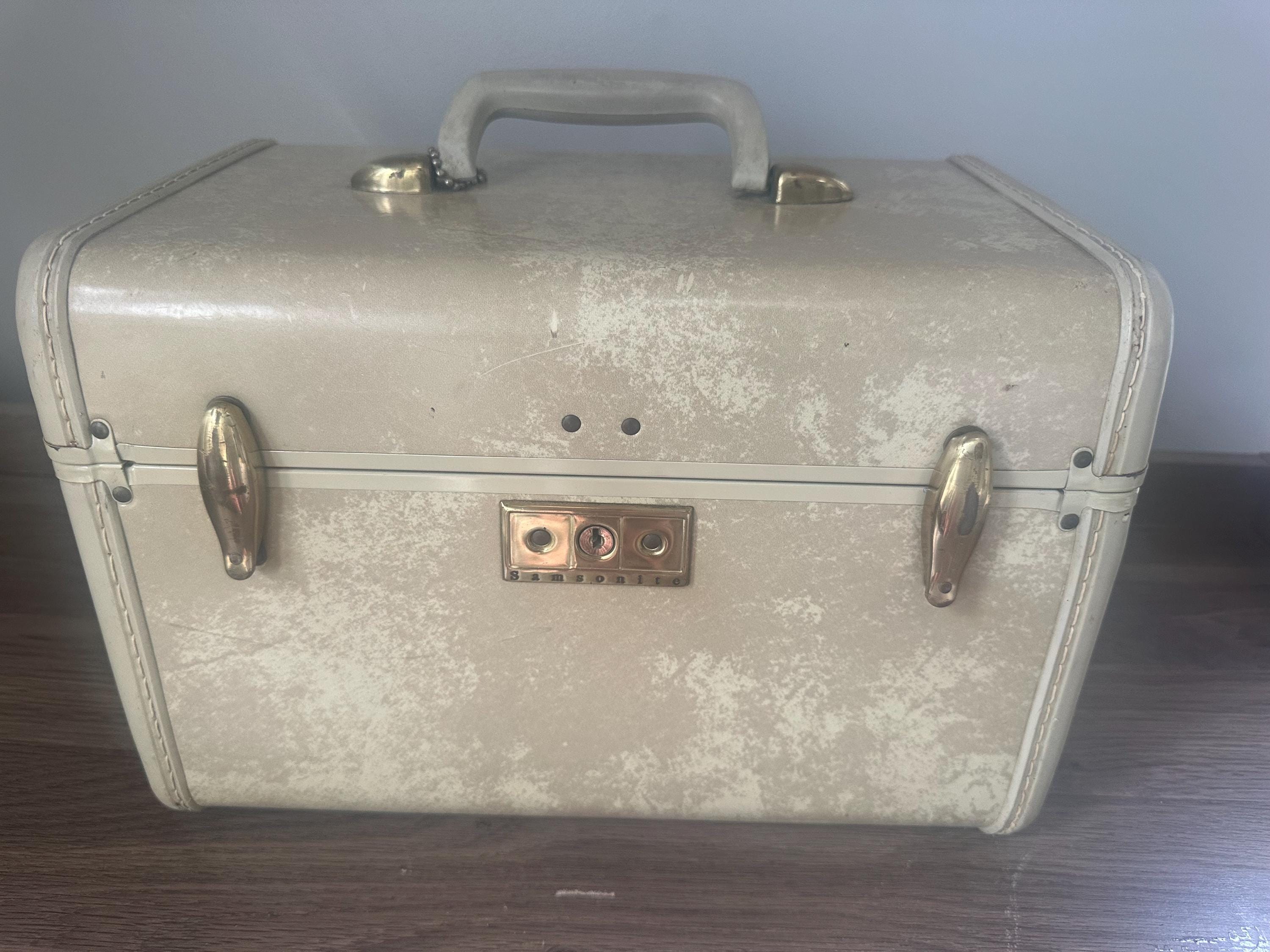 Vintage 40's Streamlite Train/beauty Hard Shell Travel Case ~ Cream ...