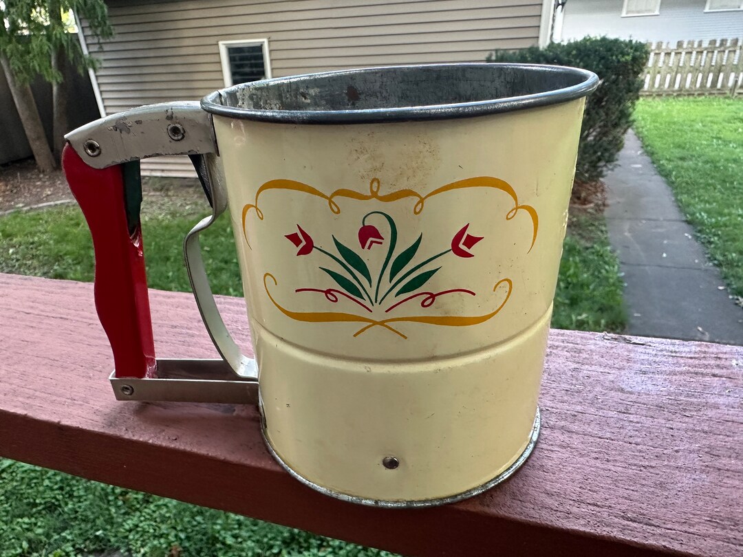 Vintage Androck Hand Sifter 1950's ~ Tulips Red Handle~ Works Well ...