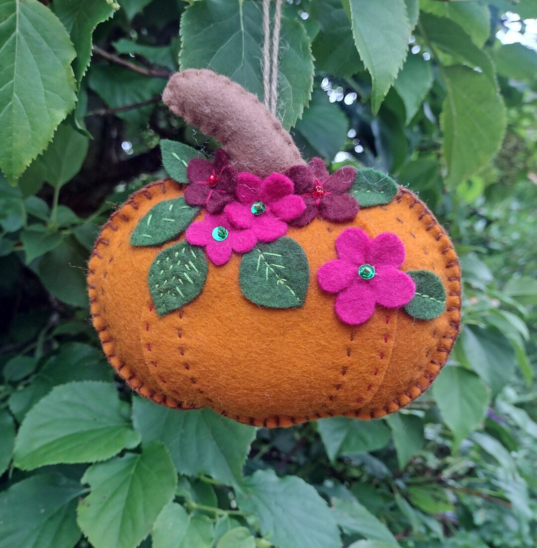 Rustic Fall Pumpkin Felt Ornament Pattern - DIY Autumn Thanksgiving ...