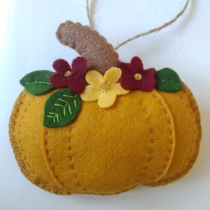 Rustic Fall Pumpkin Felt Ornament Pattern - DIY Autumn Thanksgiving ...