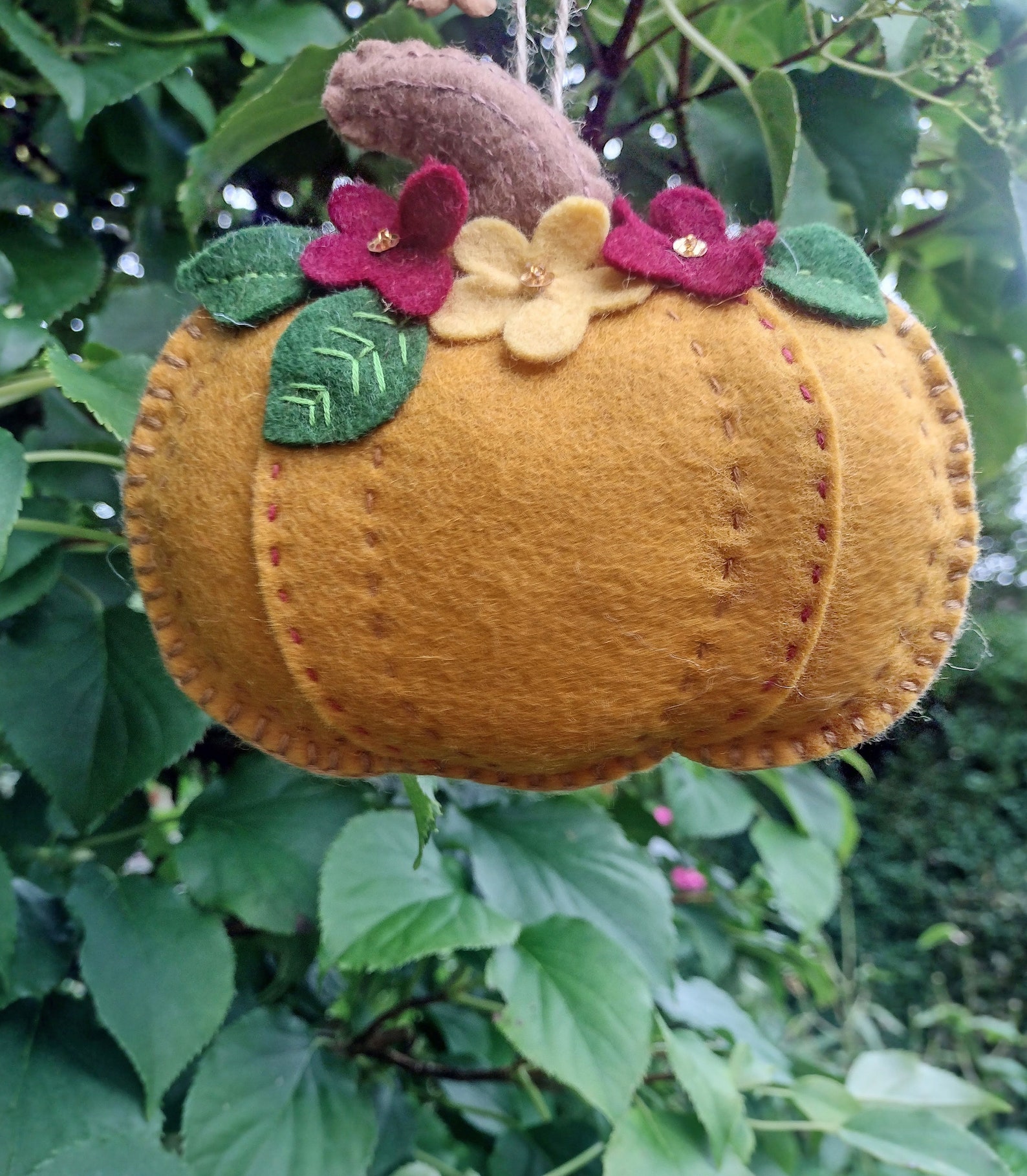 Rustic Fall Pumpkin Felt Ornament Pattern - DIY Autumn Thanksgiving ...