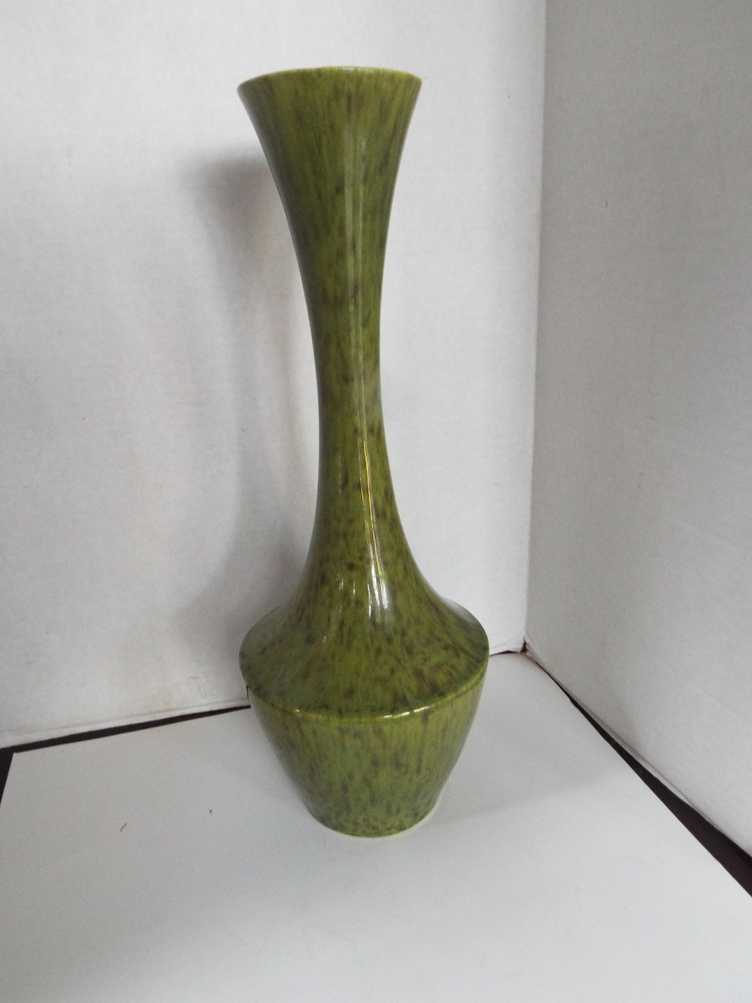 14 1/4" Royal Haeger Long Neck Bud Vase Mottled Green Glaze Avocado ...