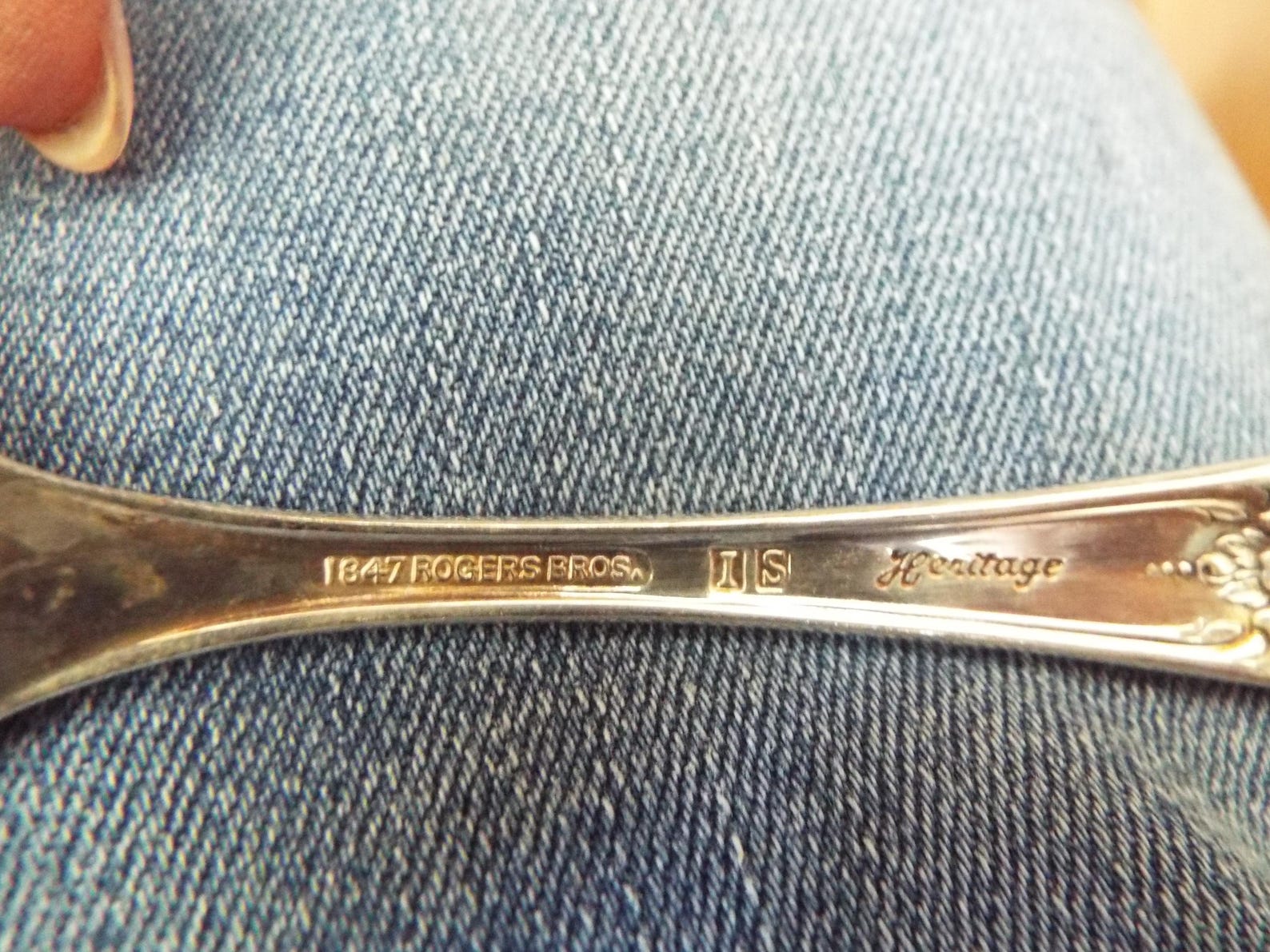 Vintage 46 Pieces 1847 Rogers Silver Plate Flatware Heritage Pattern ...