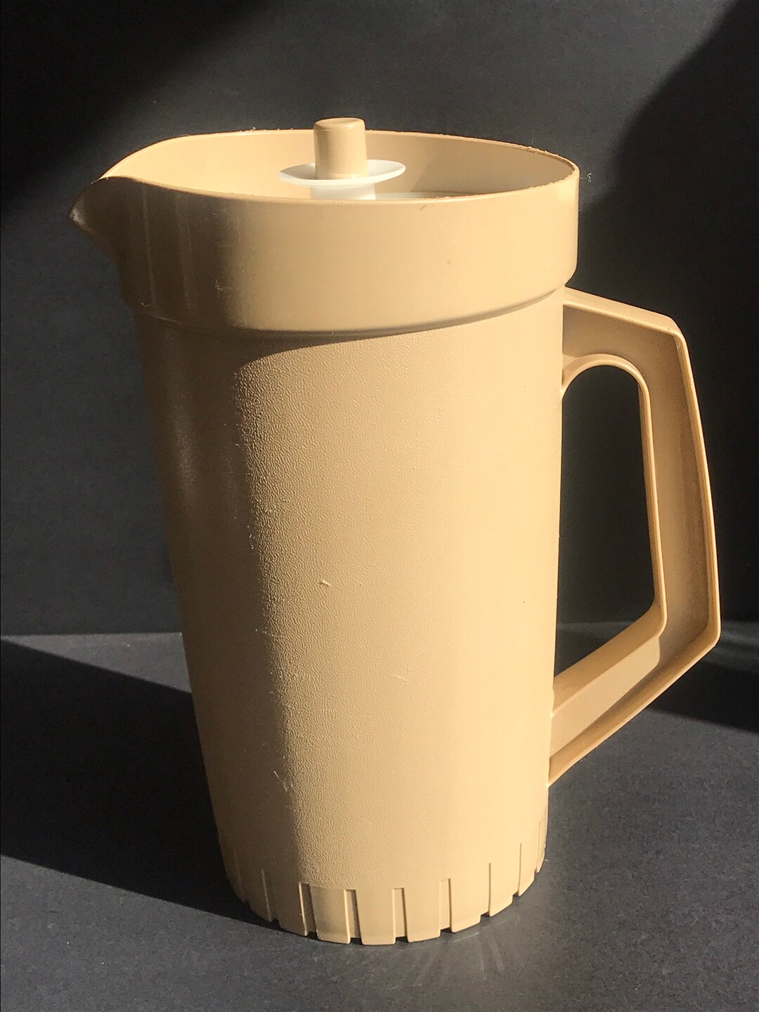 Vintage, Tupperware 2qt, Beige Brown Pitcher, Push Button, 800, Juice ...
