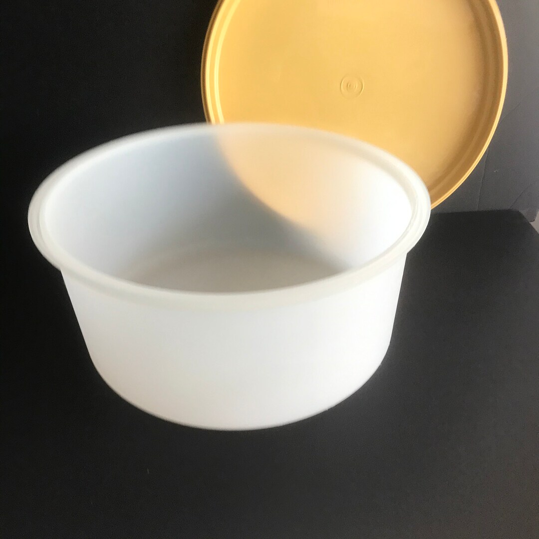 Vintage Tupperware Cake Holder #1256-4, Mustard Yellow Gold Base, 1970s ...