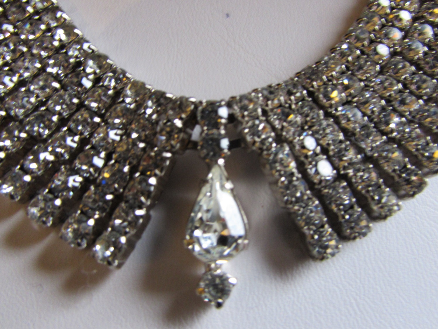 VINTAGE Beautiful Sparkling Rhinestone Necklace With a Pear - Etsy
