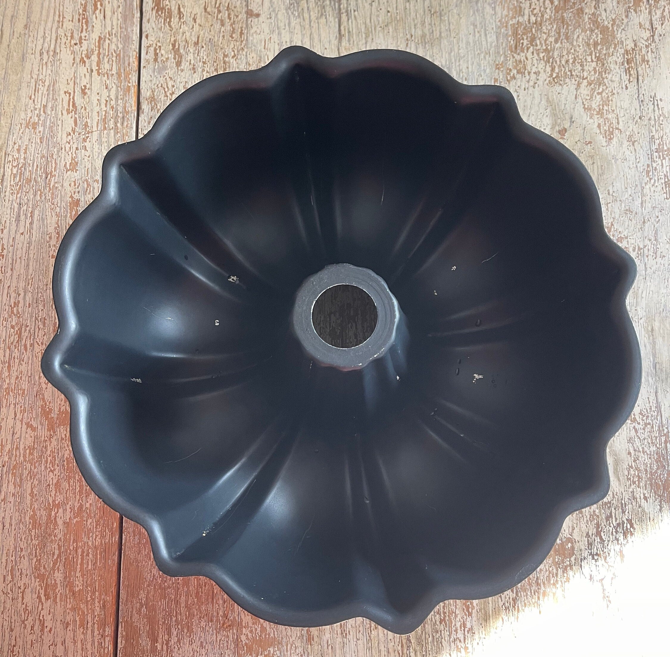 Vintage Avocado Green Bundt Pan Cast Aluminum Baking Mold Non Stick ...