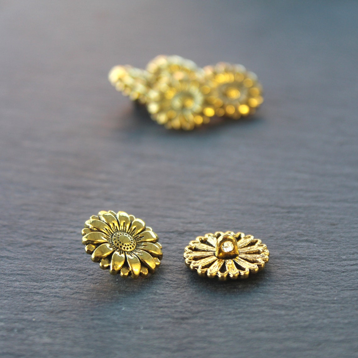 6 Flower Buttons in Gold Tone. 18mm With Shank. - Etsy UK