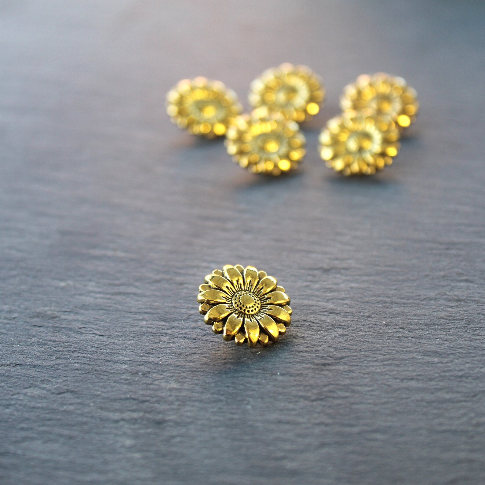 6 Flower Buttons in Gold Tone. 18mm With Shank. - Etsy UK