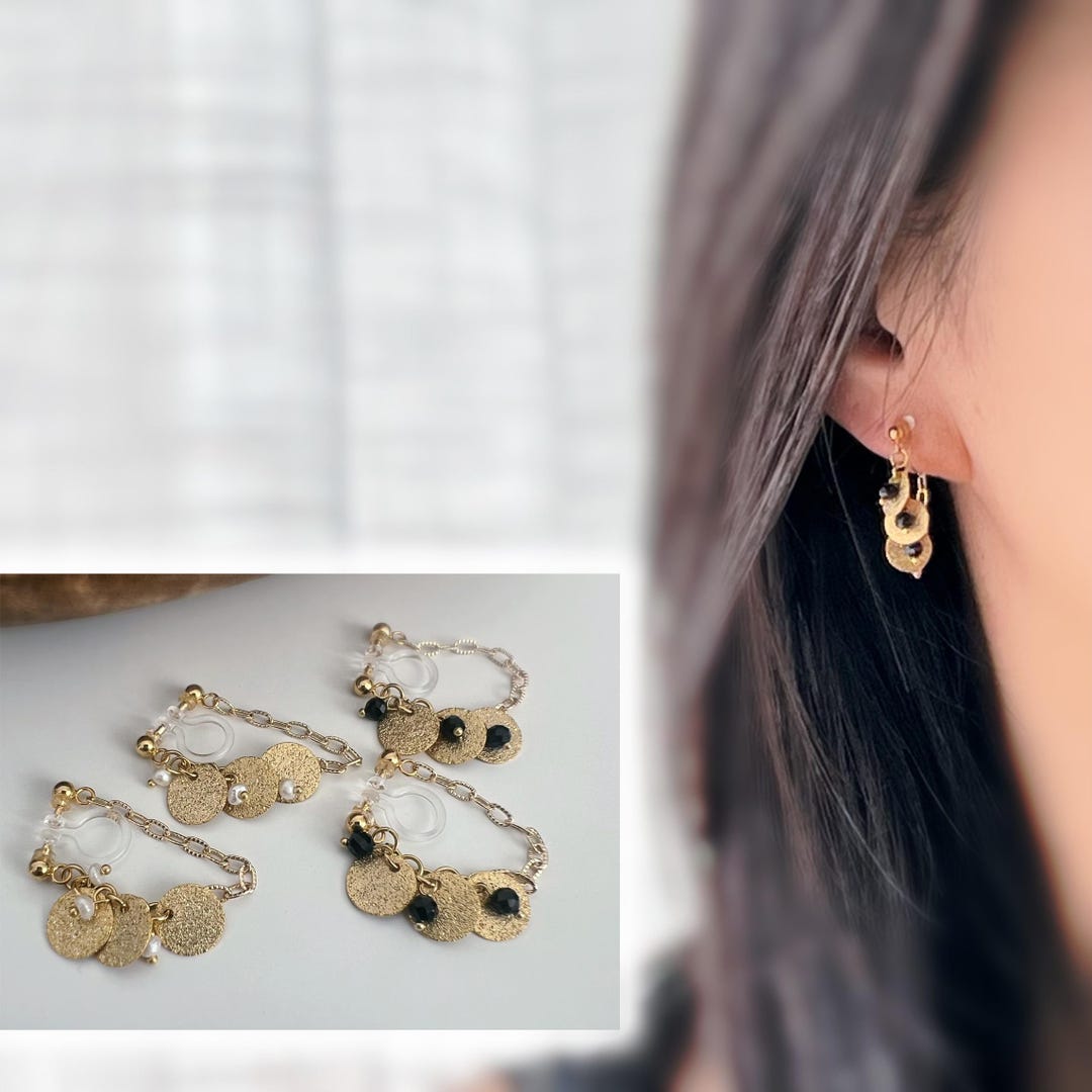 INVISIBLE CLIPS Earrings Chain of Small Round Frosted Gold Discs With ...