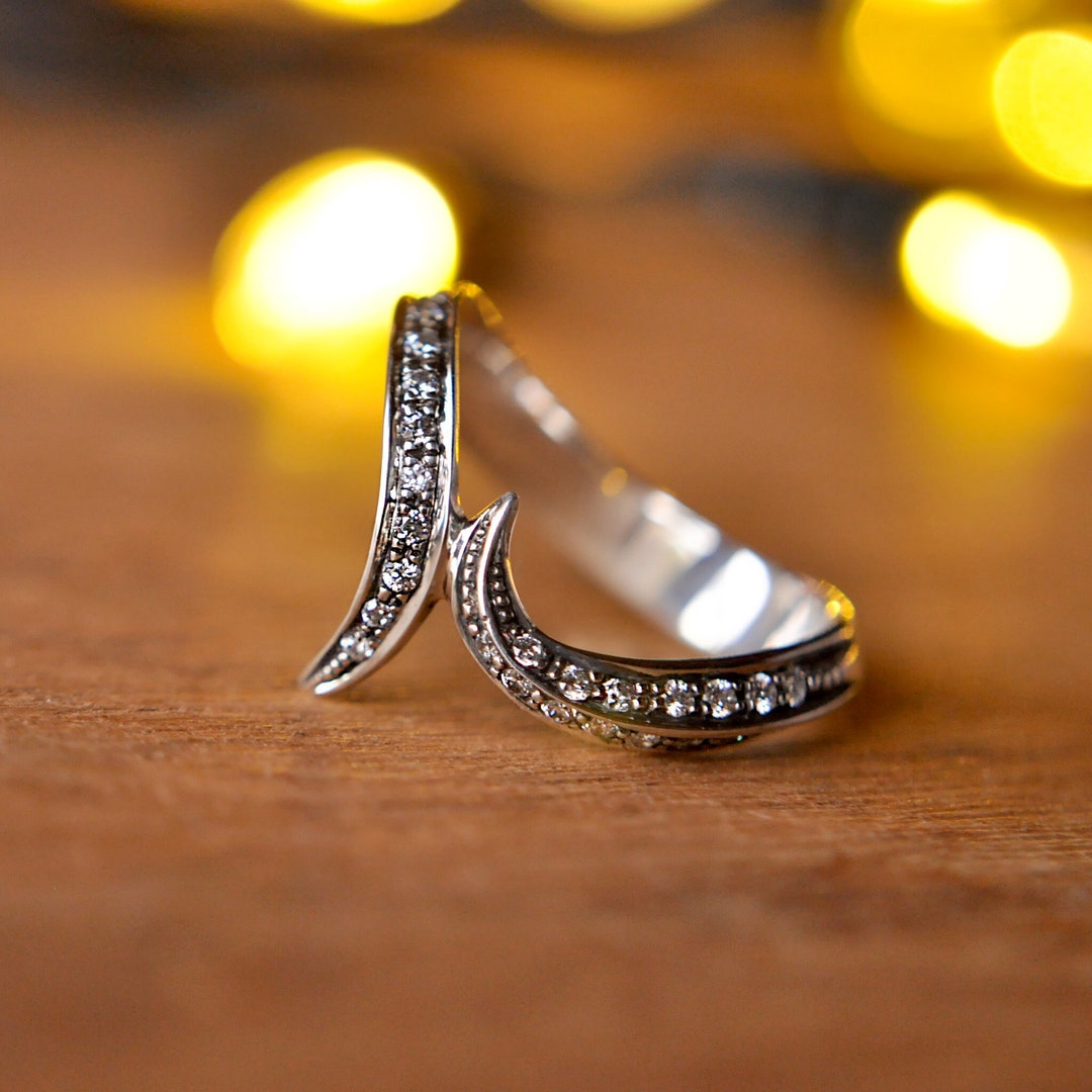 Elvish Diamond Gold Wedding Band – Art Deco Curved Ring - Etsy