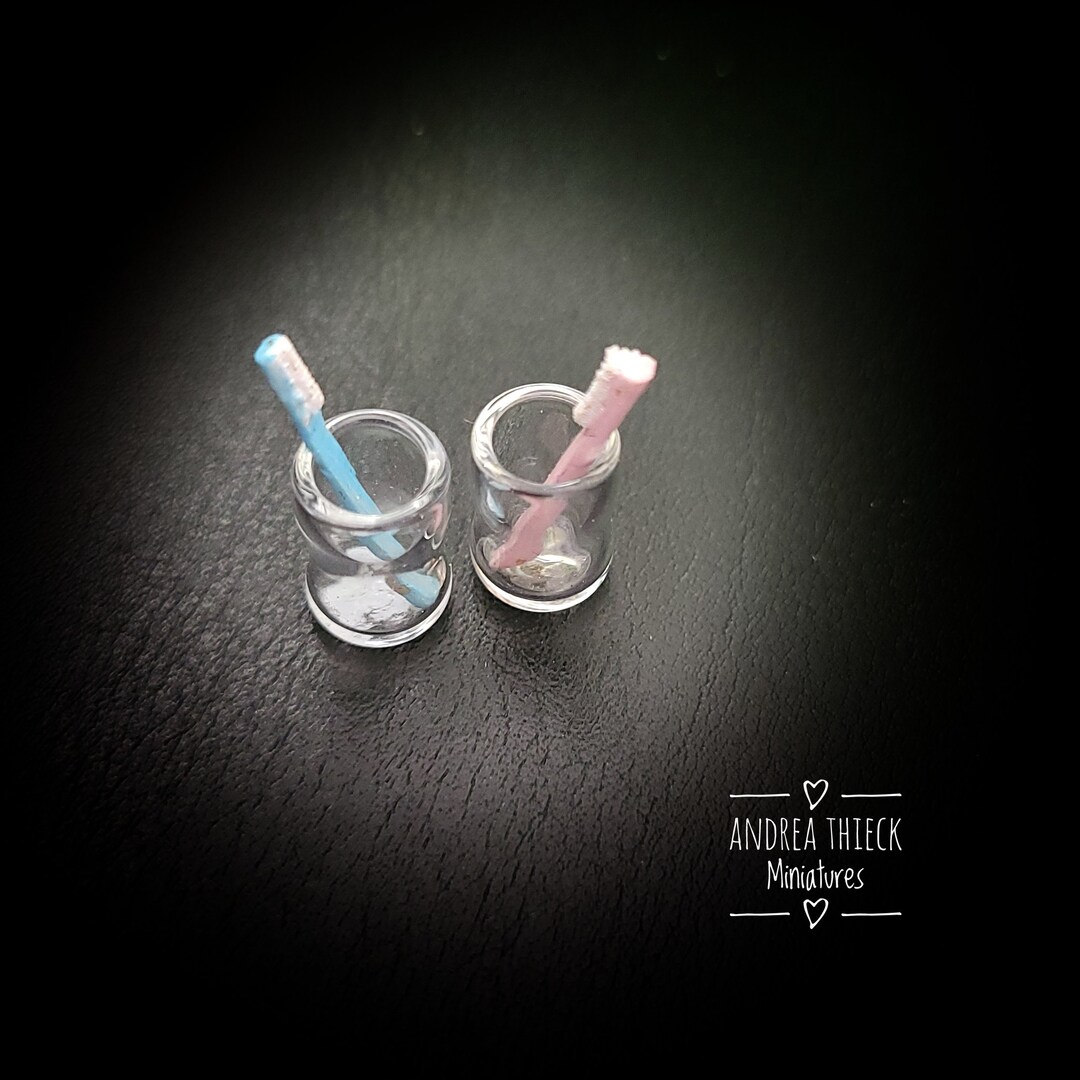 Miniature Toothbrush in Glass L for Your Miniature Bathroom - 1/12 ...