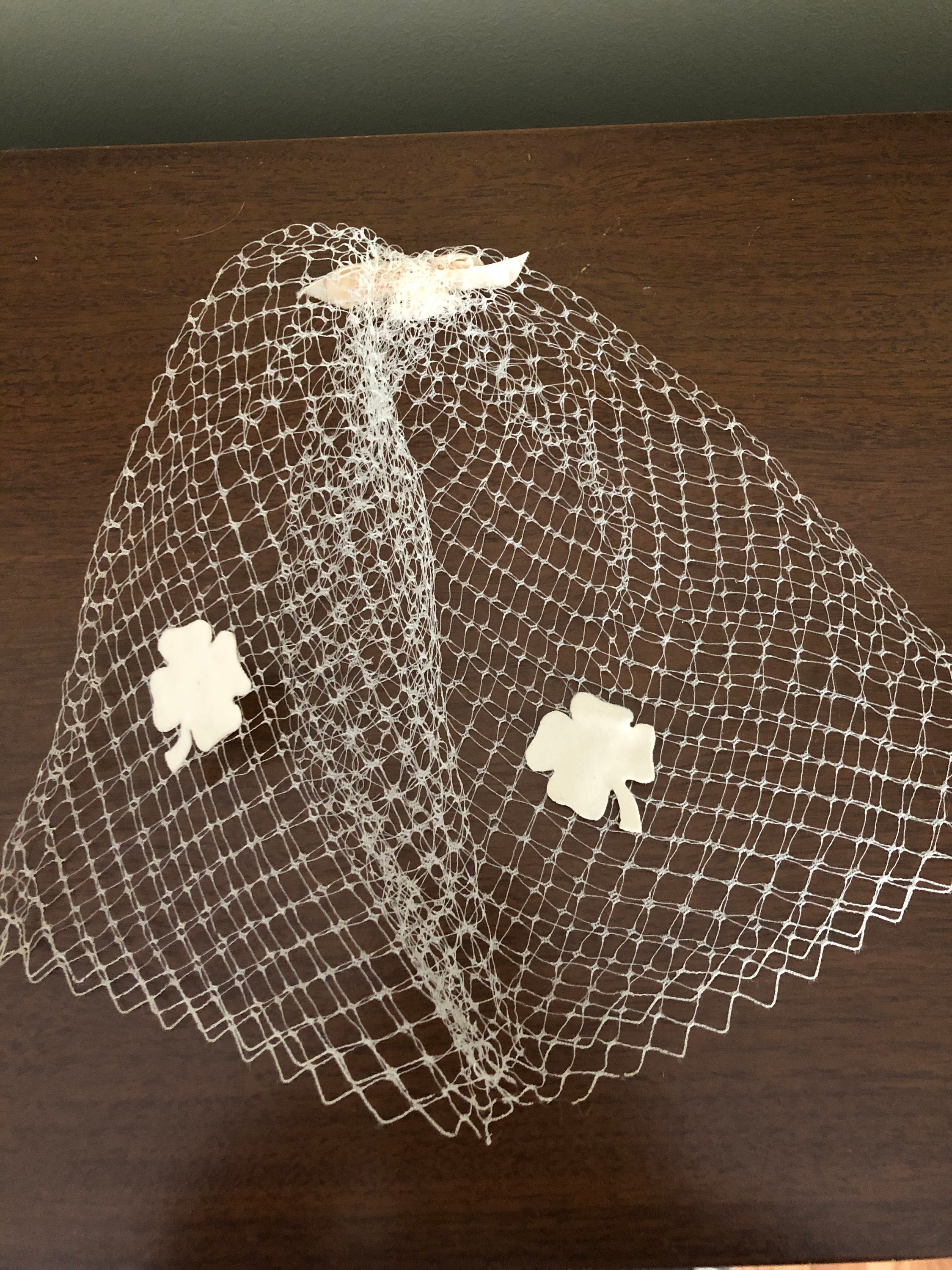 Vintage ivory toned shamrock netted veil hat with original box | Etsy