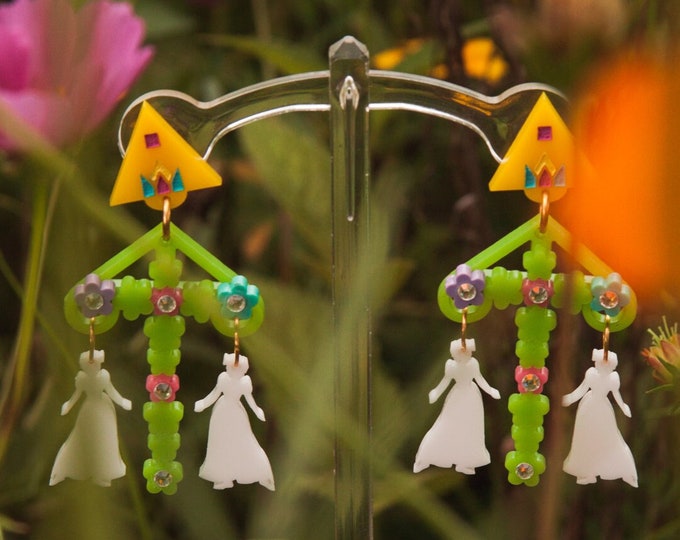 Girl's Night, Midsommar Maypole, Acrylic Statement Earrings. - Etsy