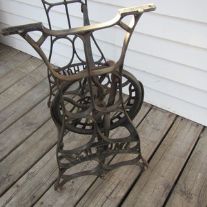 Antique NEW HOME Treadle Sewing Machine Base, Table Base, Cast Iron ...