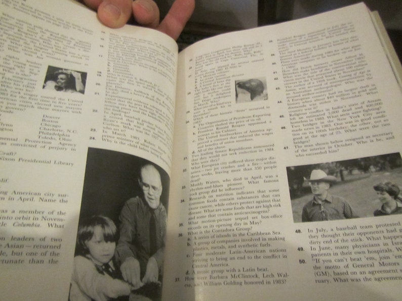 WORLD BOOK ENCYCLOPEDIA Yearbooks,*choice of 1971,72,73,74,75,76,77,78 ...