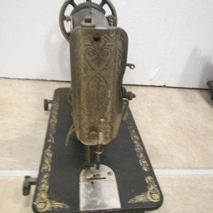 Antique Oct. 1927 SINGER SEWING MACHINE Sn. AB608658 Manufactured ...