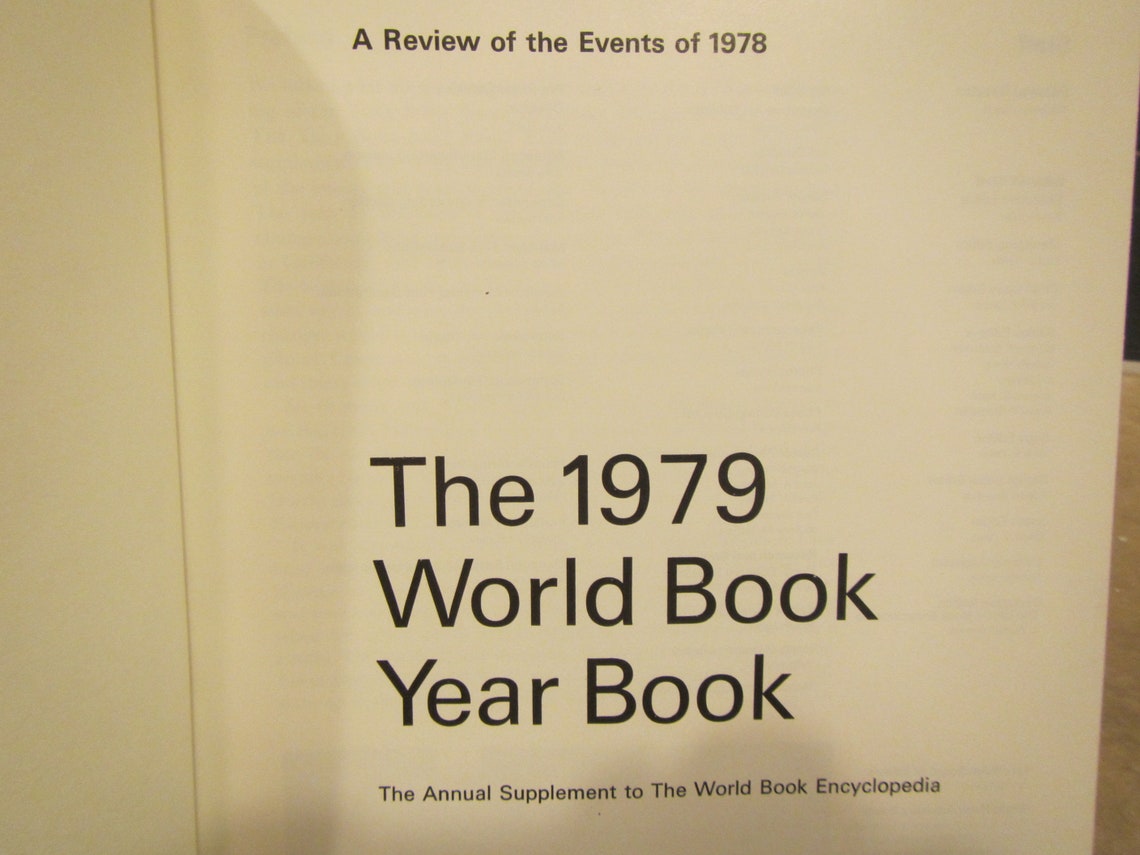 WORLD BOOK ENCYCLOPEDIA Yearbooks, Green & White *choice of 1962, 63,64 ...