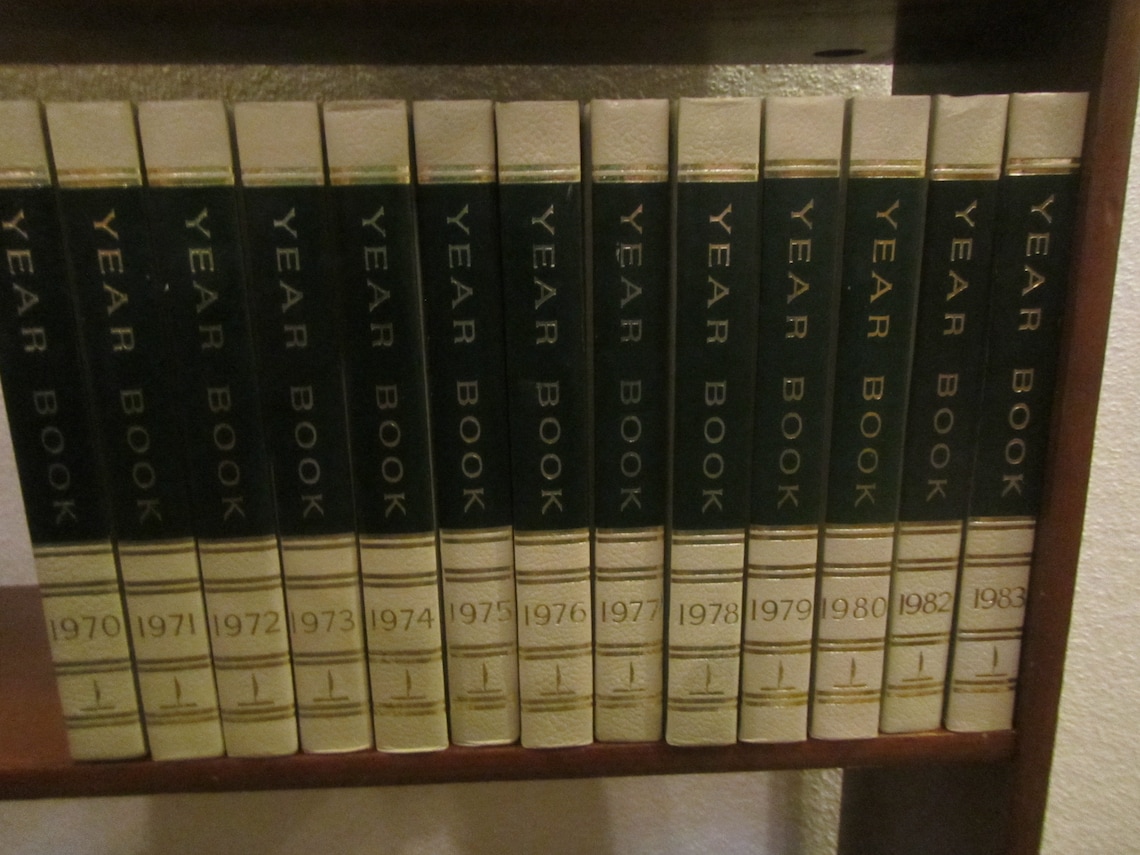 WORLD BOOK ENCYCLOPEDIA Yearbooks,*choice of 1971,72,73,74,75,76,77,78 ...