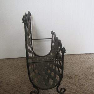Decorative Woven Metal Magazine Rack , Antique Look Magazine Stand ...
