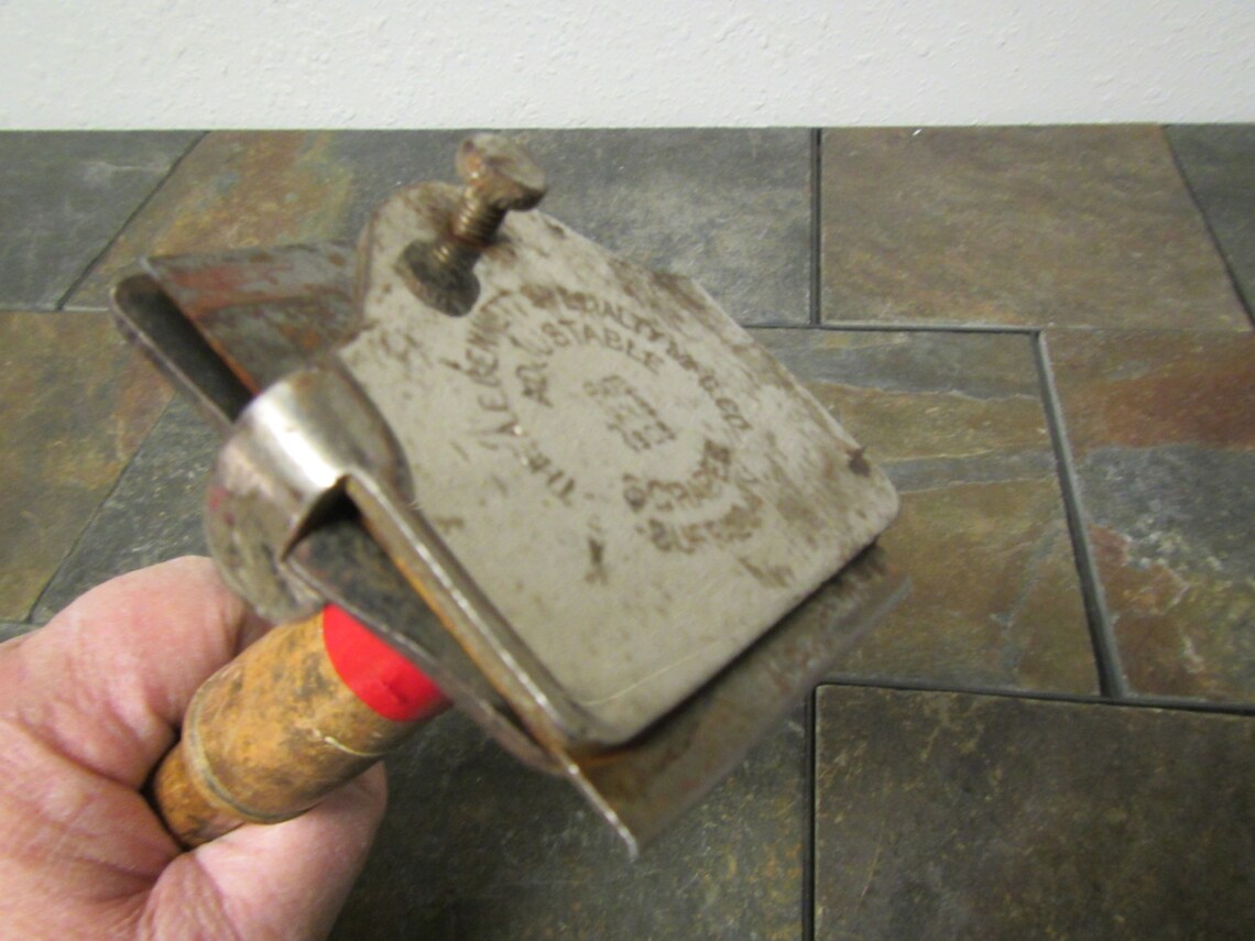 The A. E. Bennett Adjustable Scraper ** Patent Jan 5 1909 ** Bennett ...