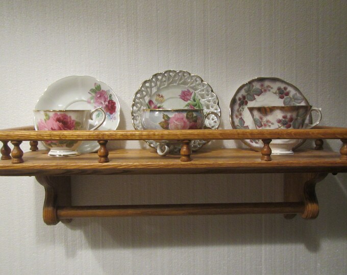 20 Inch Oak Wall Shelf With Groove and Plate Rail and Bar, Cup & Saucer ...