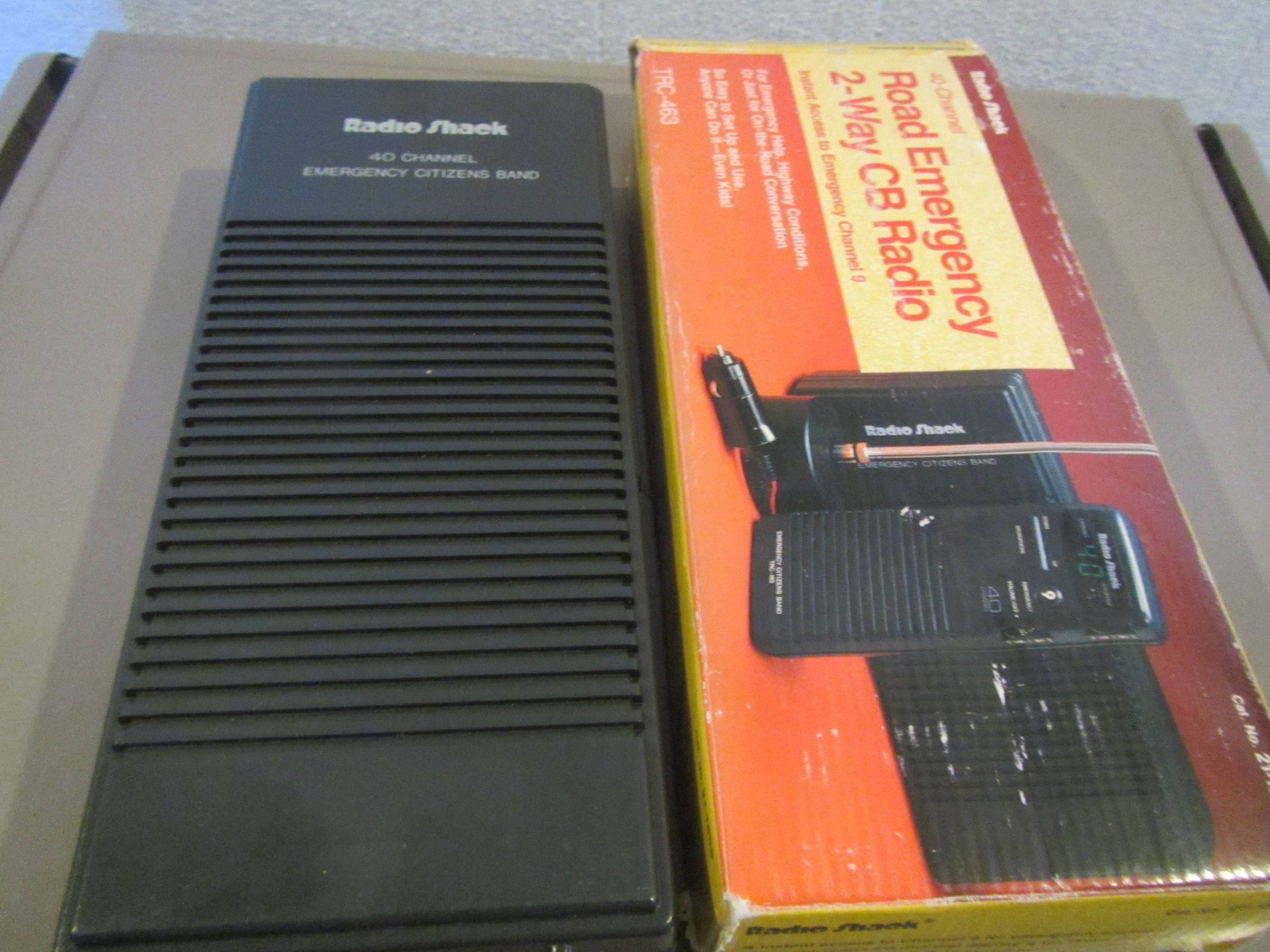 Vintage Radio Shack 40 Channel Road Emergency 2 Way CB Radio TRC-463 ...