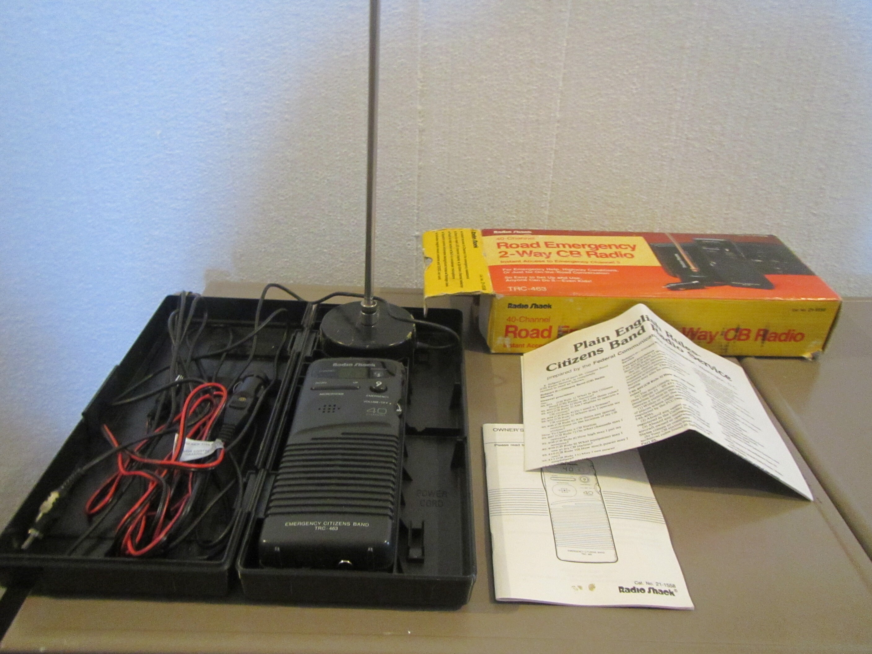 Vintage Radio Shack 40 Channel Road Emergency 2 Way CB Radio TRC-463 ...
