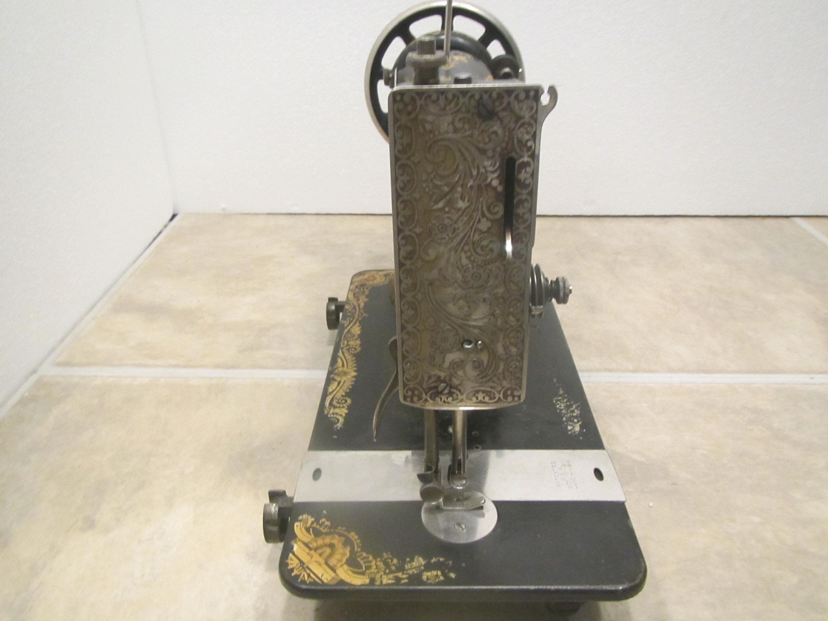 Antique 1913 ?? SINGER SEWING MACHINE Sn. G2688268 Manufactured ...