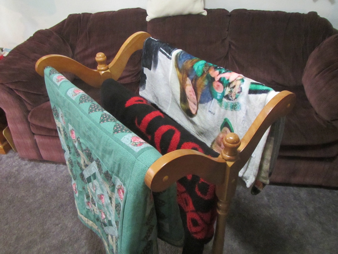 Oak Quilt Rack, Wood Quilt Rack With Round Cross Bars, Quilt Holder ...